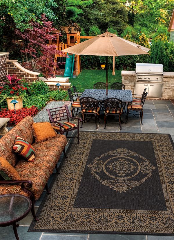 Couristan Recife Antique Medallion Black/Cocoa Rug from Couristan ... Couristan Recife Antique Medallion Black/Cocoa Rug from Couristan ...