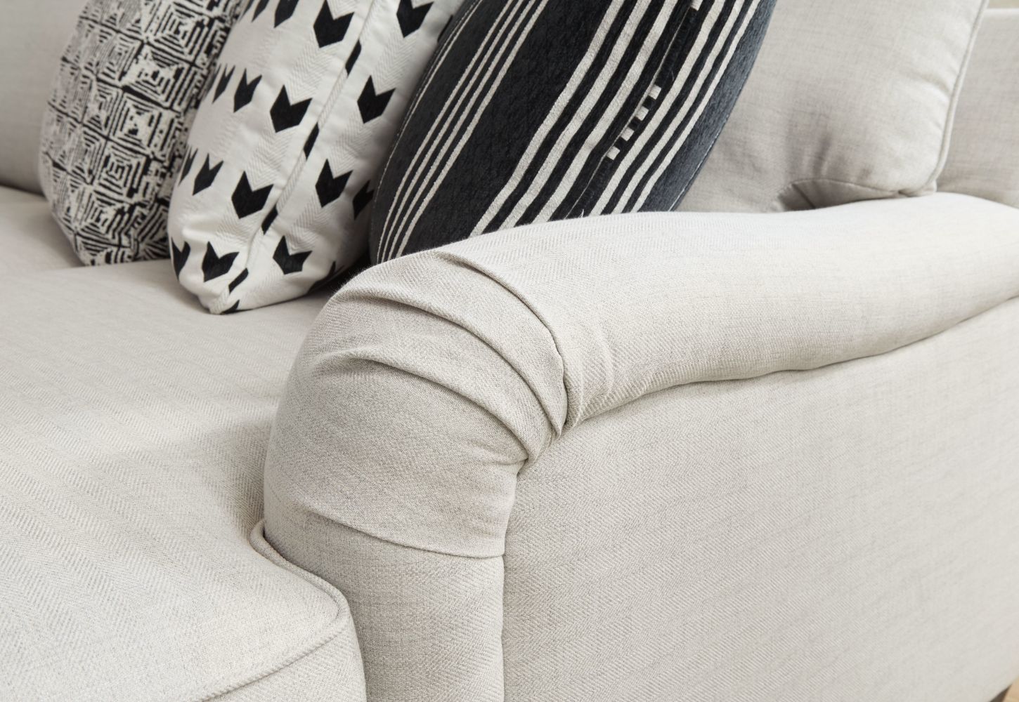 Huntsworth - Dove Gray - 4-Piece Sectional With Raf Corner Chaise ...