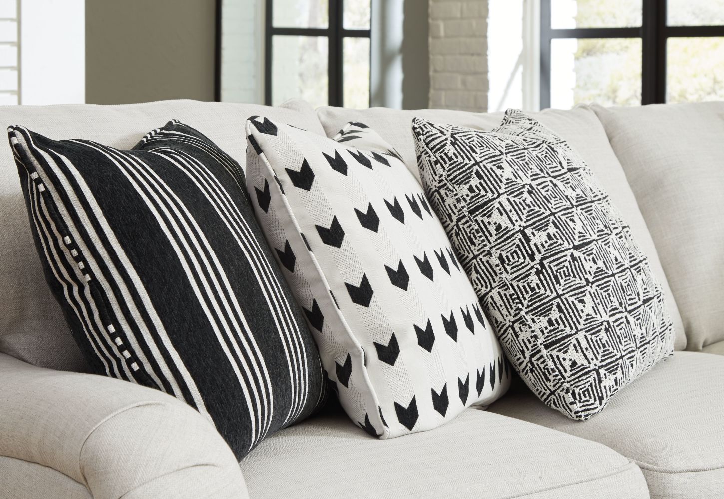 Huntsworth - Dove Gray - 2-Piece Sectional With Raf Corner Chaise ...